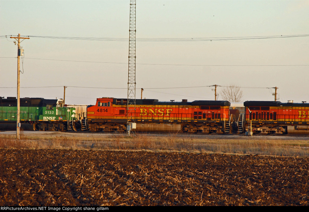 BNSF 3132 Sits with bnsf 4814.